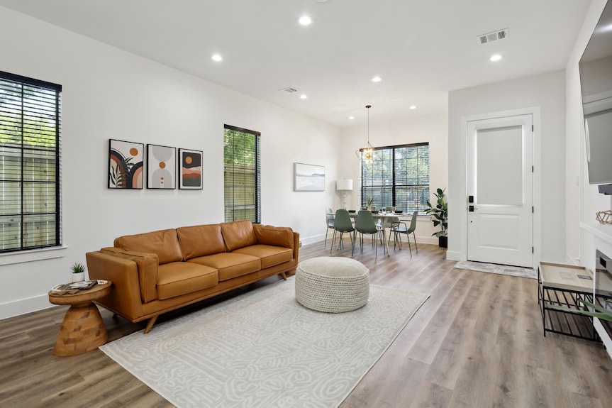 3 Bdr Gated Home, 2 King Beds, Near Medical Center, Nrg Stadium & Downtown - Houston, TX