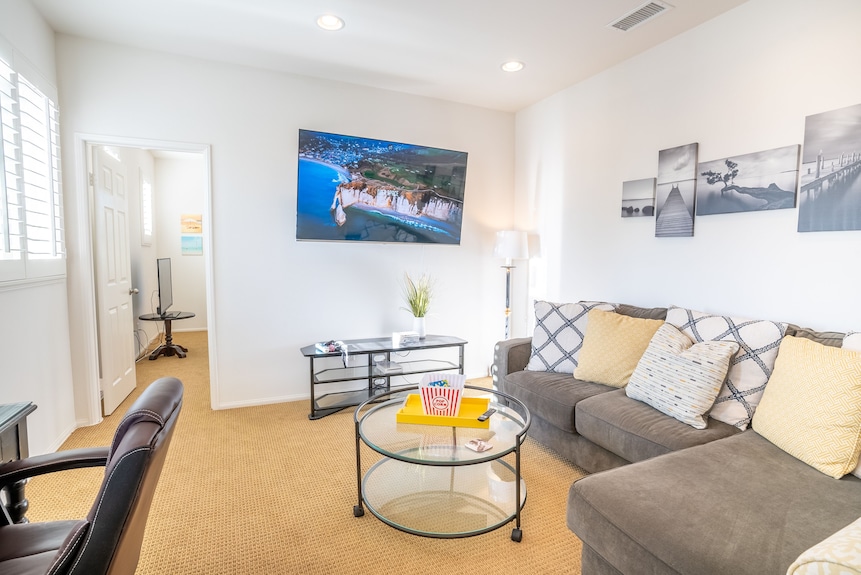 House Of Verrett Beach Villa-ventura, Sleeps 6 & Four-minutes From Beach - 옥스나드