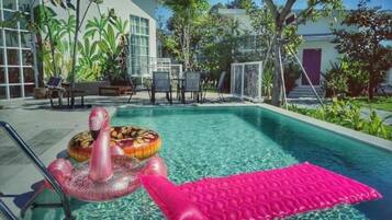 2 piscinas exteriores