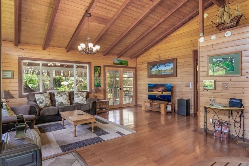 Gorgeous 3bd/2ba Villa With Covered Patio, Ping Pong Table, Bbq & Playground - Volcano, HI