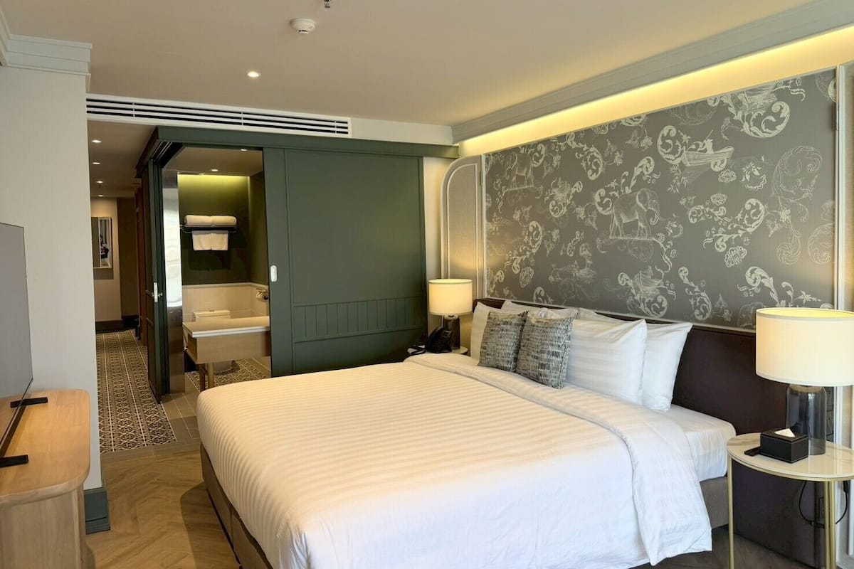 Quartos à prova de som, Wi-Fi de cortesia, roupa de cama