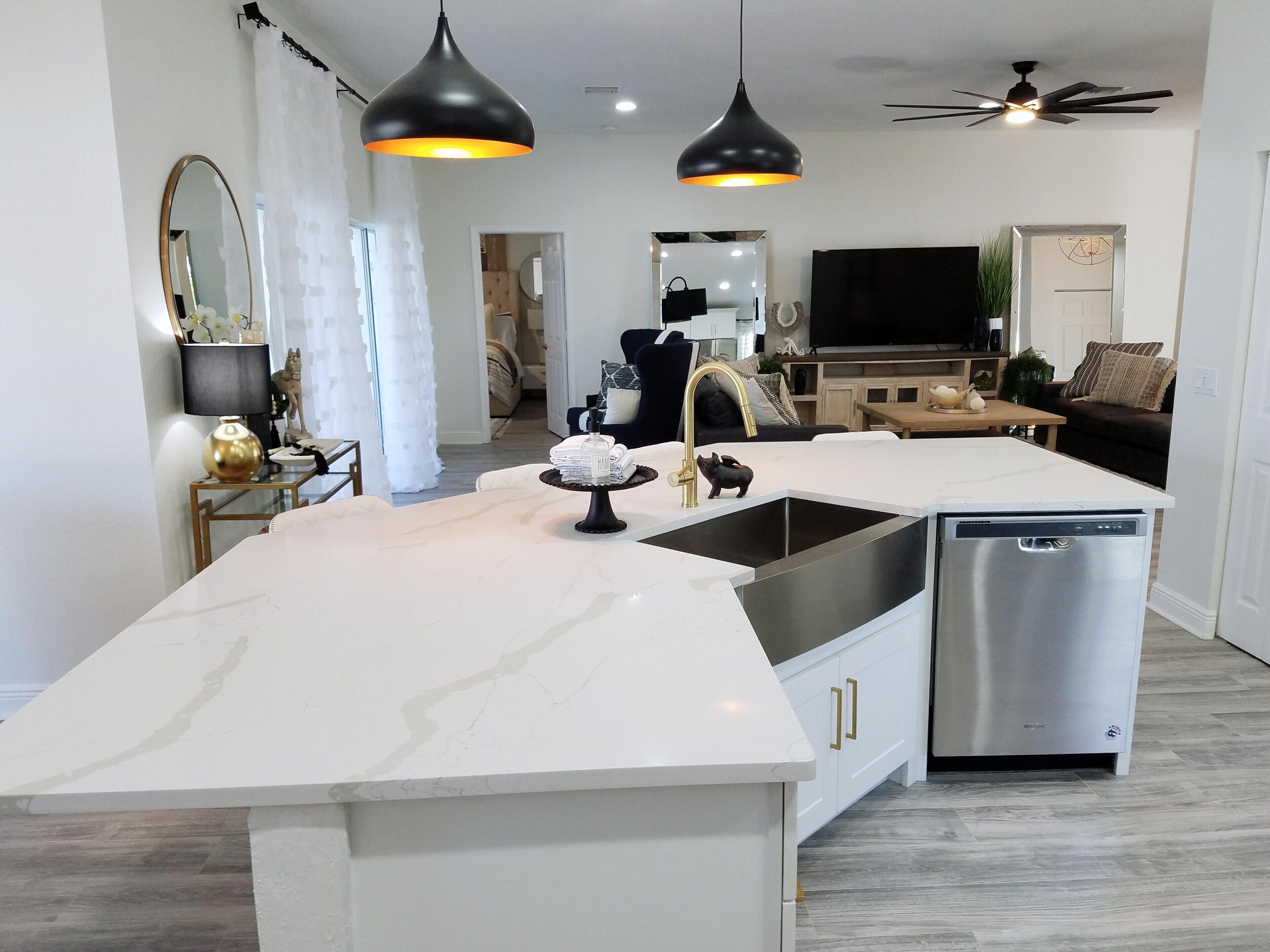 Poshpadz-banyan Villa Close To Jupiter Beach-hot Tub-private Pool &Tiki Sleeps 8 - Jupiter