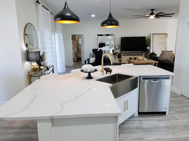 Poshpadz-banyan Villa Close To Jupiter Beach-hot Tub-private Pool &Tiki Sleeps 8 - Jupiter