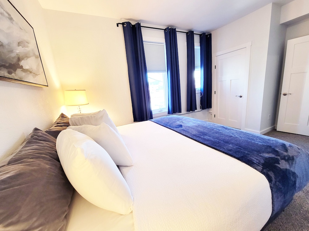 Stay Lincoln Park 1 | Craft District Condo - Duluth, MN