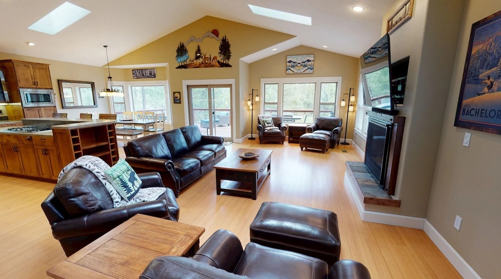Deschutes Riverfront Home With Game Room And Kayaks - Oregón