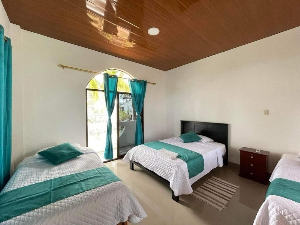 Hostal Muro De Las Lagrimas - Puerto Villamil