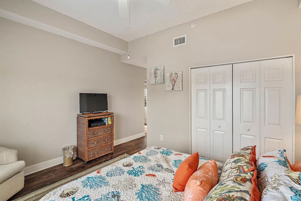 Madeira Bay Resort Bayfront Oasis: 1bd/2ba - Treasure Island, FL