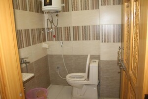 Quarto casal standard | Banheiro