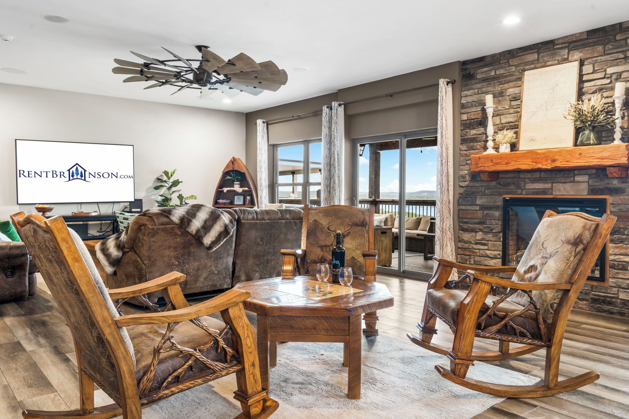 Private Putting Green Retreat With Firepit, Hot Tub, Free Tickets, Views & Community Indoor Pool - Branson, MO