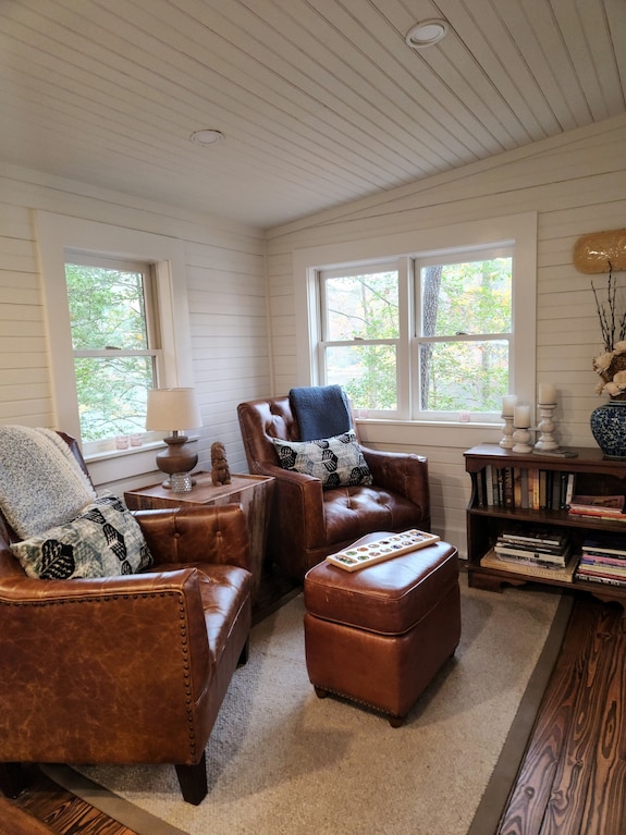 Peaceful Lakeside Haven W/private Dock; Boating, Hiking Swimming Just Steps Away - South Carolina