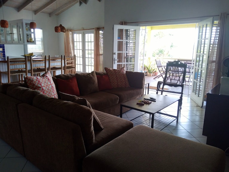 Spacious 3br Villa, Stunning Caribbean Sea View & 10 Mins From The Beach! - Saint Lucia