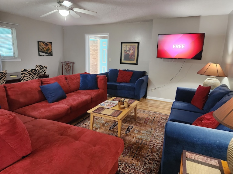 Close To Downtown, Beaches And Naval Base. - Gulf Breeze, FL