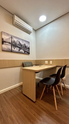 Quarto Duplo Empresarial | Sala de estar | TV de ecrã plano 