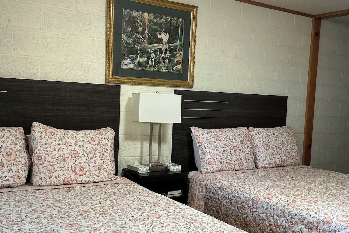 Quarto Clássico | Secretária, Wi-fi grátis, roupa de cama fornecida