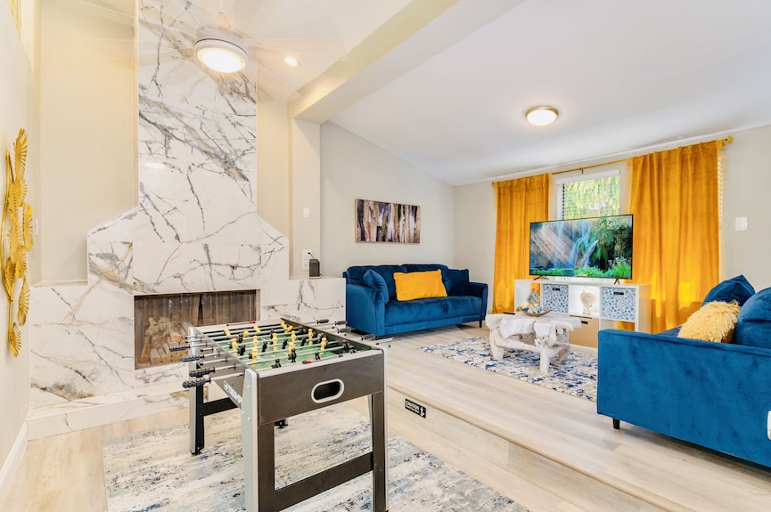 Steps To The Beach! Family-sized Apartment With Foosball Table & High Speed Wifi - Pompano Beach, FL