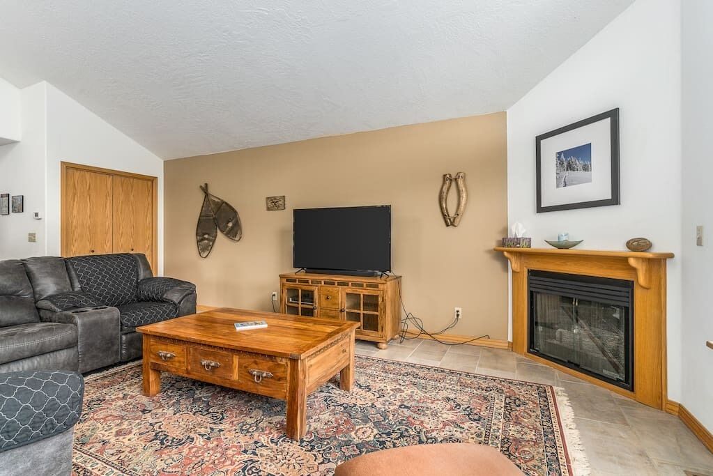 Breathtaking Mountain View Townhouse By The River - Silver Mountain Resort, ID