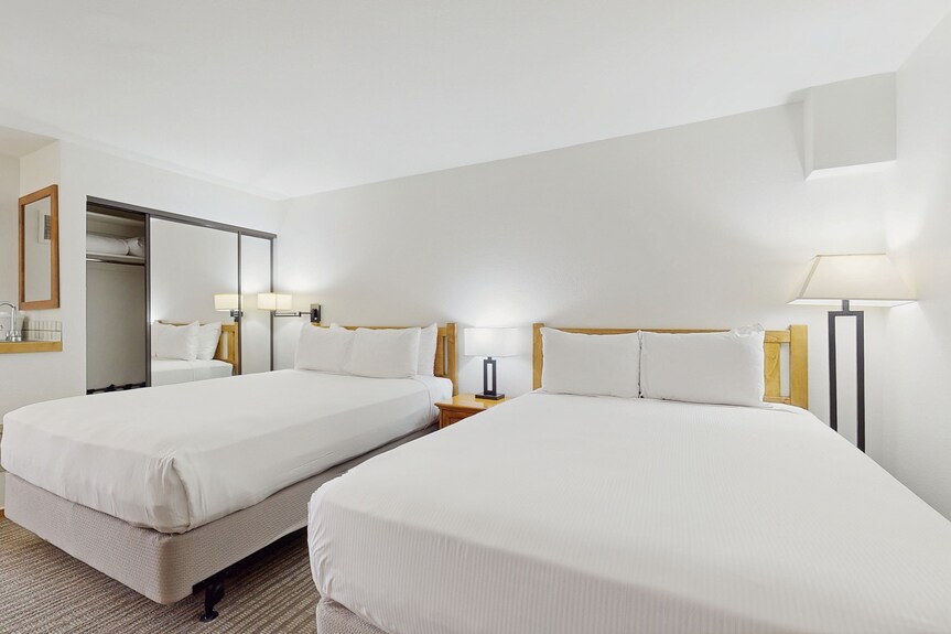 Main St. Studio - Pool & Hot Tub - Walk To Lifts, Dog-friendly, Third Floor - Aspen