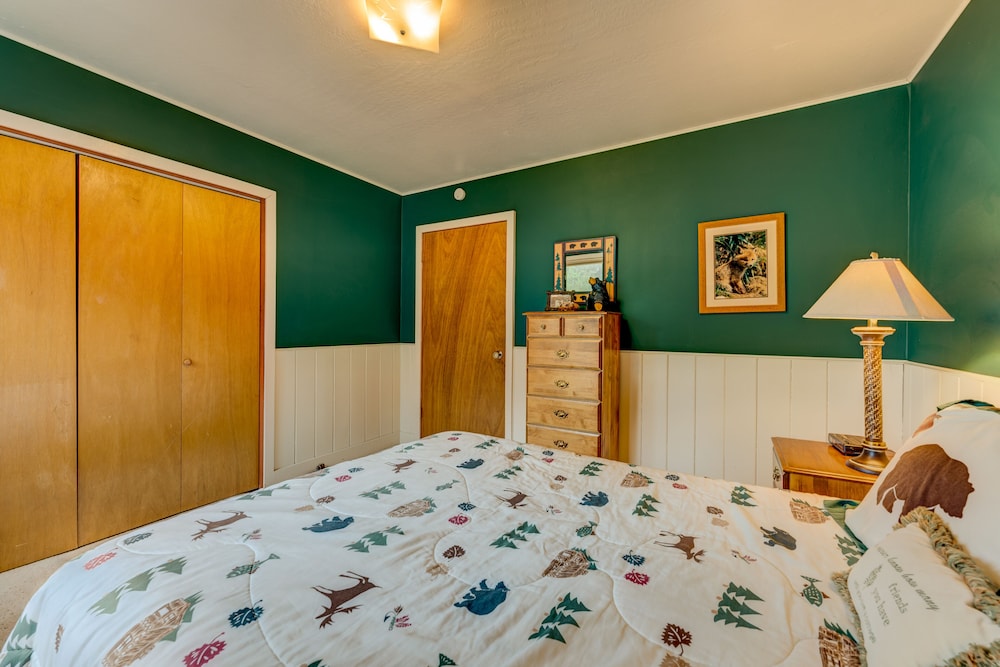 Mountain View Home With Gas Fireplace & Shared Pools/hot Tubs - Walk To Lifts - Lake Tahoe