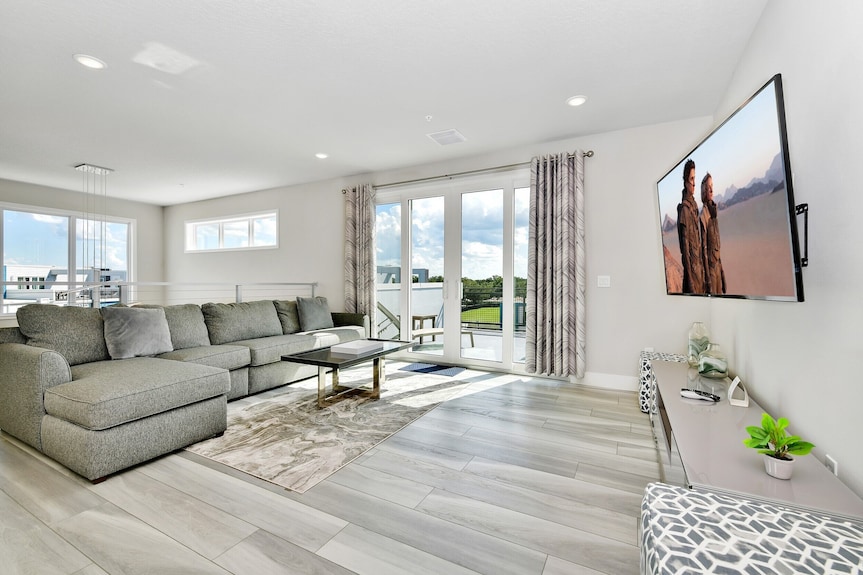 Trendy Two Story Condo Near Disney With Resort & Waterpark Access - B24-203 - Haines City, FL