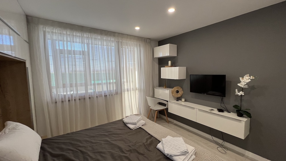 Luxurious House W/ Wi-fi + Parking - Burgas