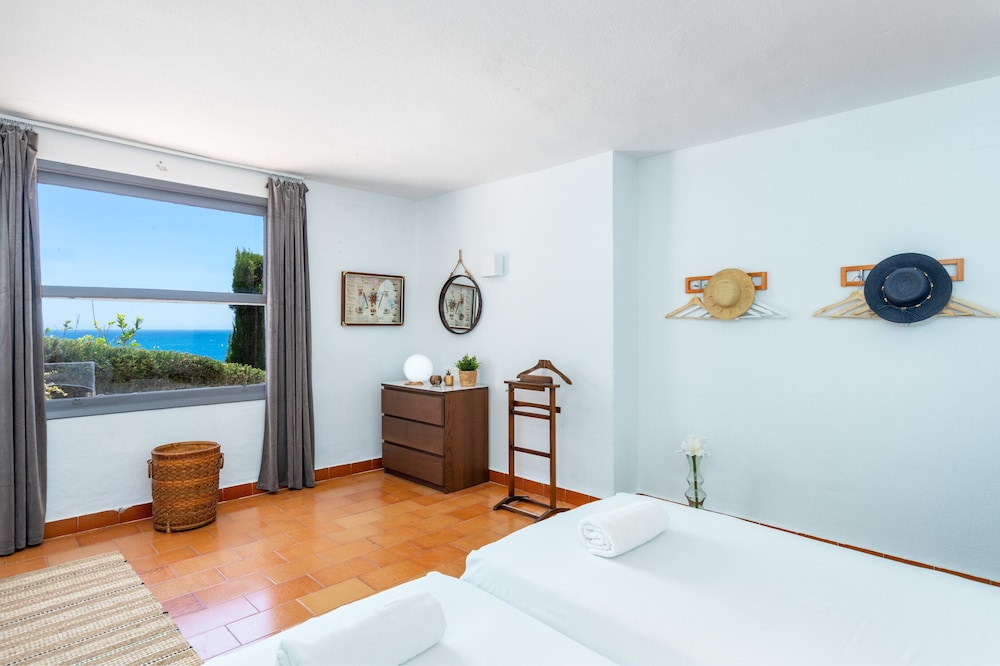 Stunning Beachclose Villa Fuengirola Beach By Costarentals - Ref 03 - Fuengirola