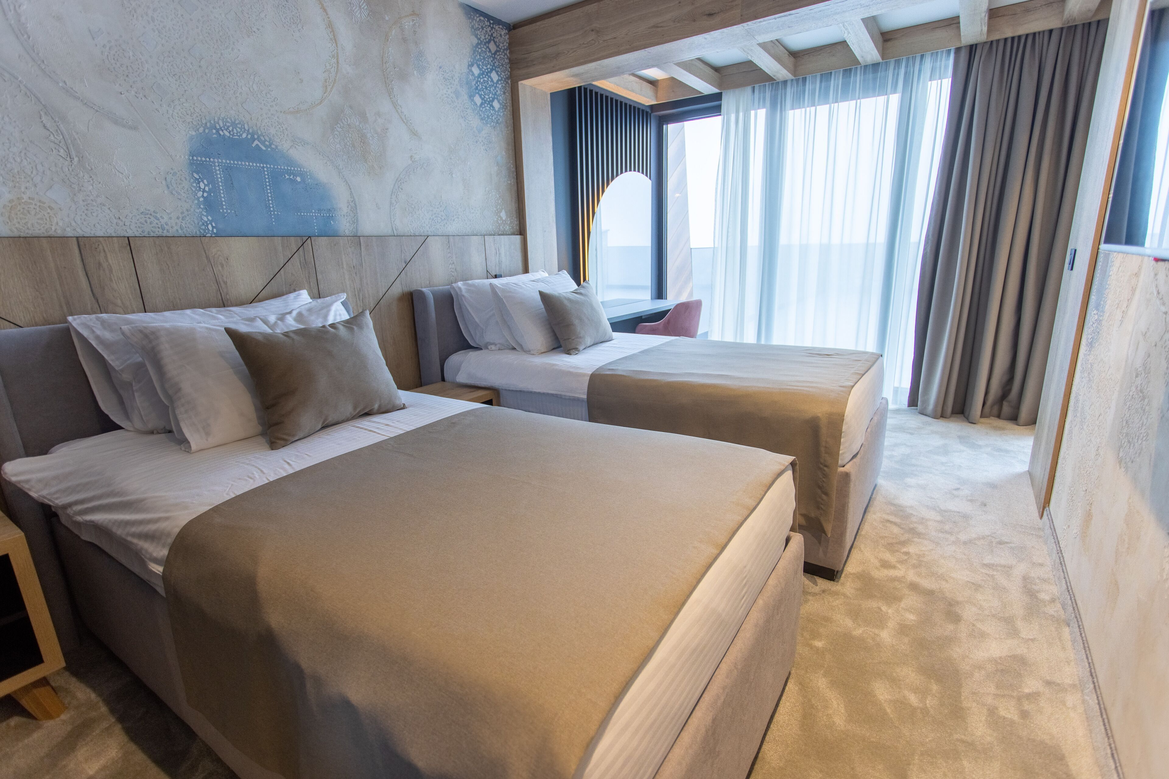 Roupas de cama premium, edredons de pluma, camas com colchões pillow-top