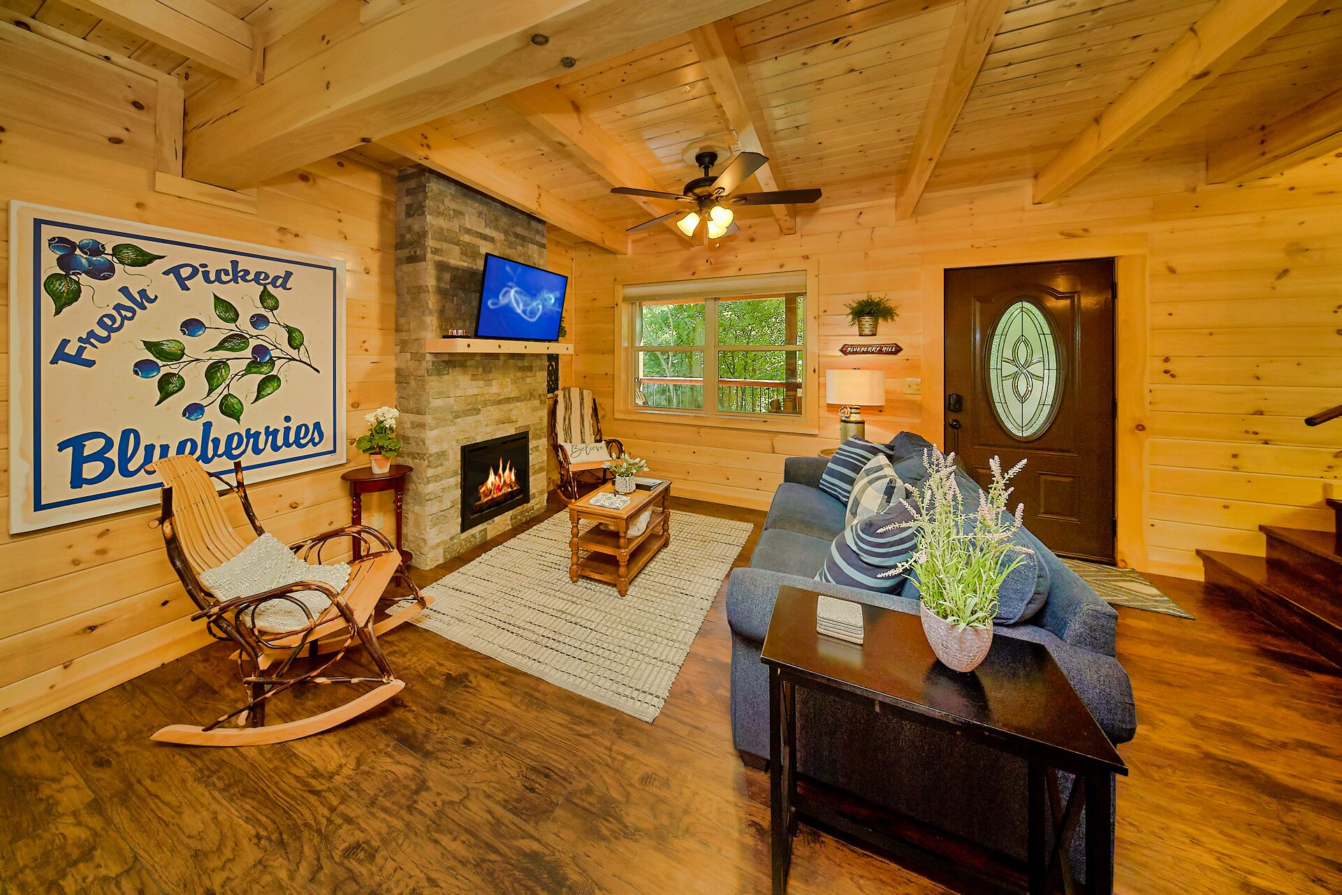 Blueberry Hill: Hot Tub, Games, Great Value - Pigeon Forge, TN