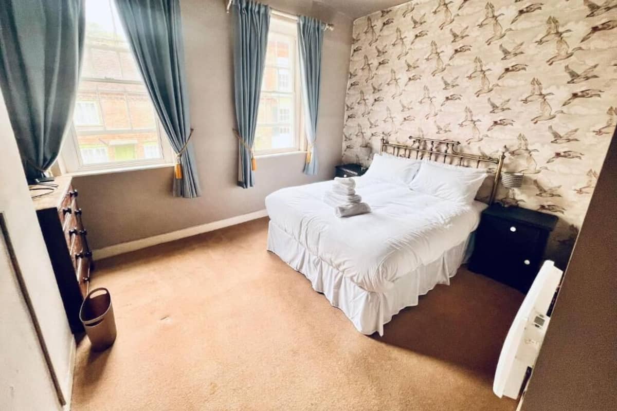 Quarto Standard | Camas de colchão viscoelástico, cortinas/cortinados opacos