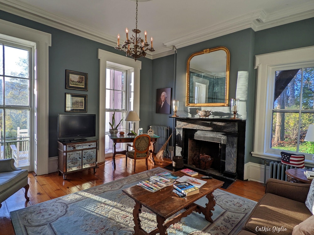 Cromwell Manor Inn - Washingtonville, NY