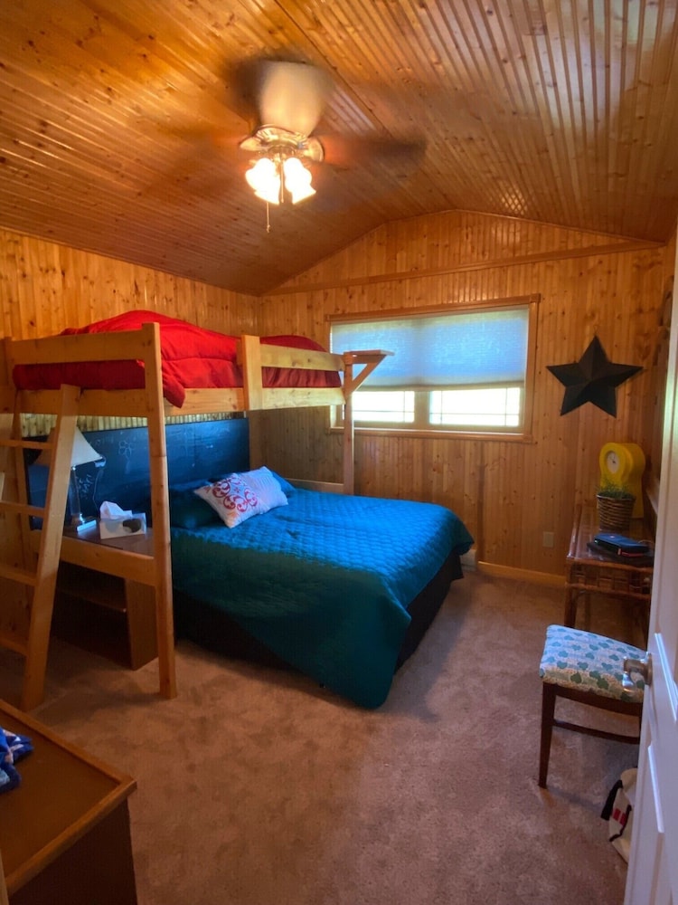Adorable And Bright Lake House! Retro Feel All The Modern Amenities - Minnesota