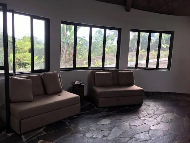 Small Round House With Living Roof - La Tebaida