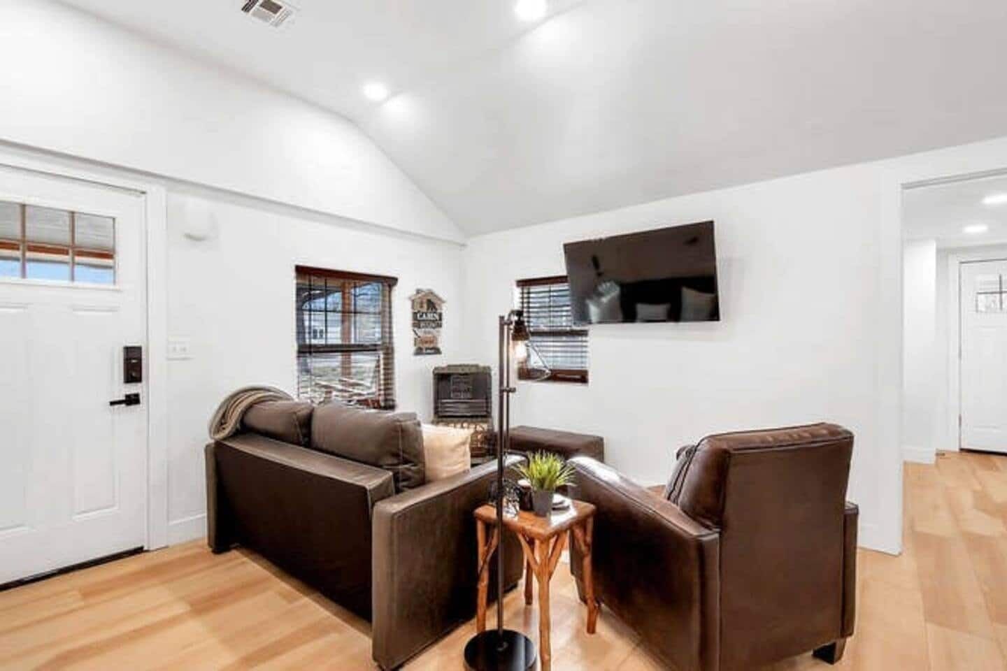 This House Is A 2 Bedroom(s), 1 Bathrooms, Located In Wichita, Ks. - Wichita, KS