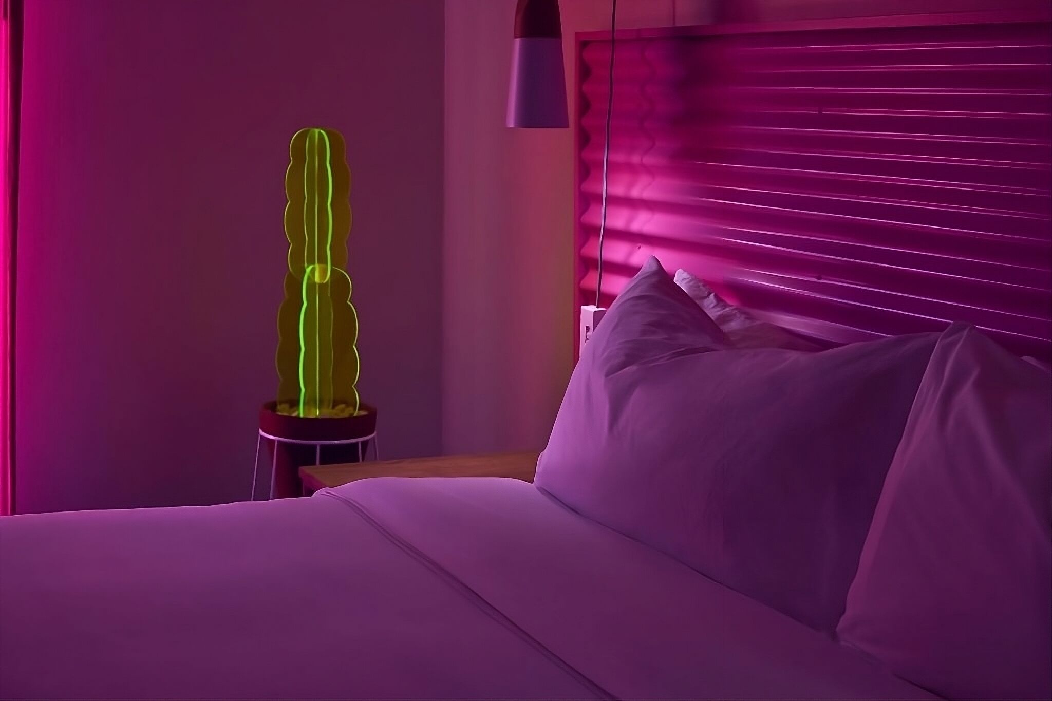 Enjoy The Beauty Of Palm Springs! Relax At Our 4 Pool View Units! - Palm Springs, CA