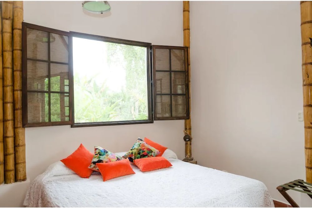 Charming Coffee Region Farm Escape - Tolima