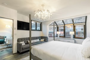 2 quartos, berços/camas para crianças grátis, roupa de cama fornecida