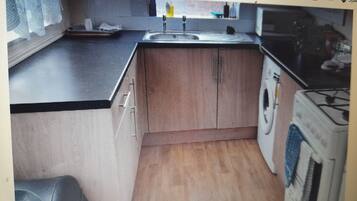 Casa, várias camas | Cozinha privada | Um frigorífico, um micro-ondas, um forno, uma placa de cozinha