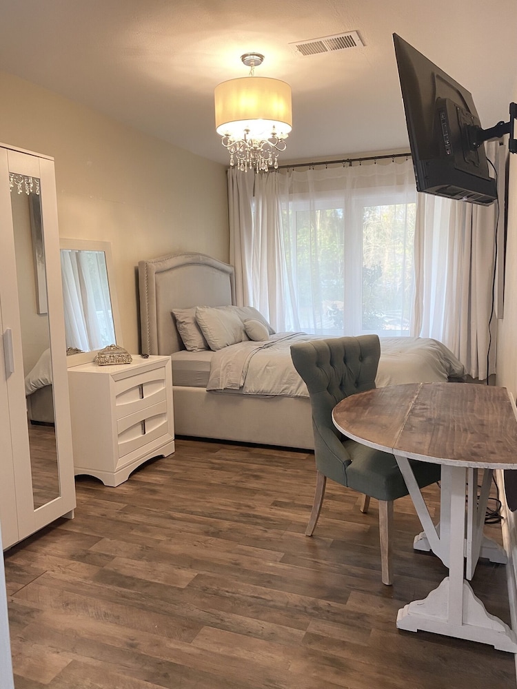 Adorable Studio On Large Beautiful Property 6 Miles To Beach. - Largo, FL