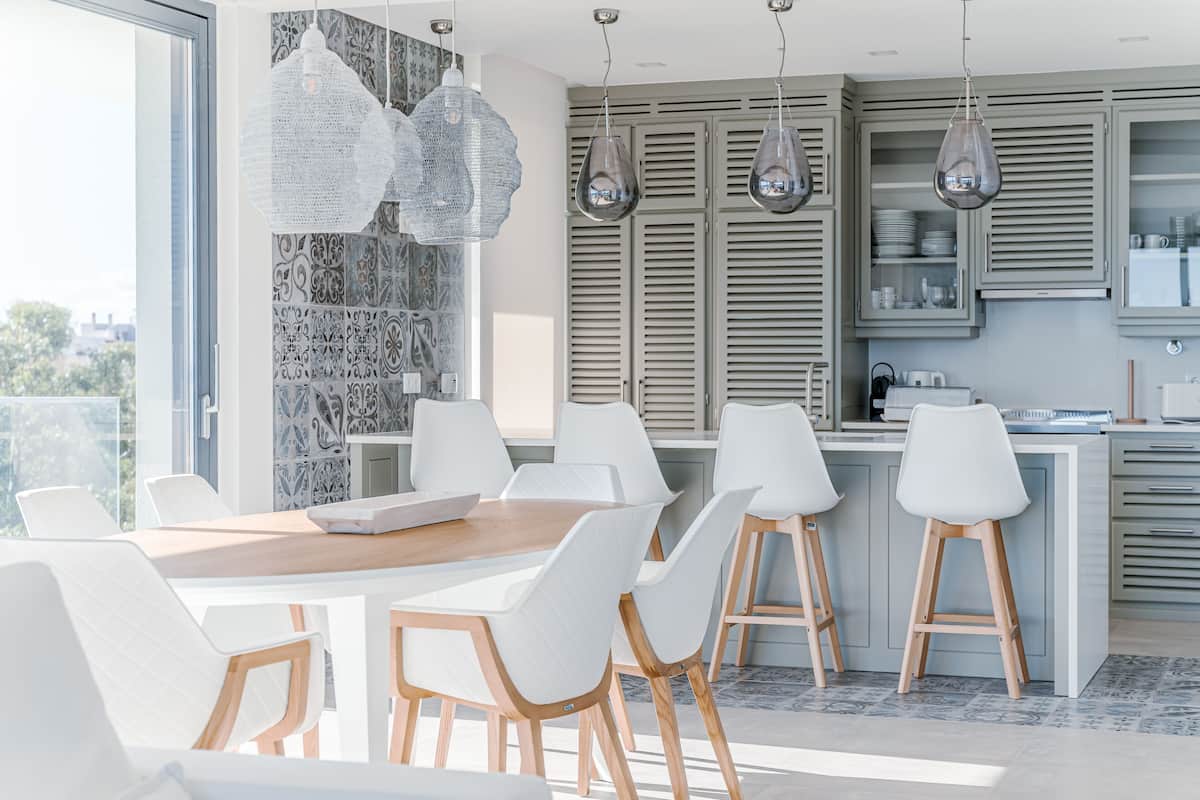 Apartamento superluxo | Área de estar | Smart TV 55 polegadas com canais a cabo, TV