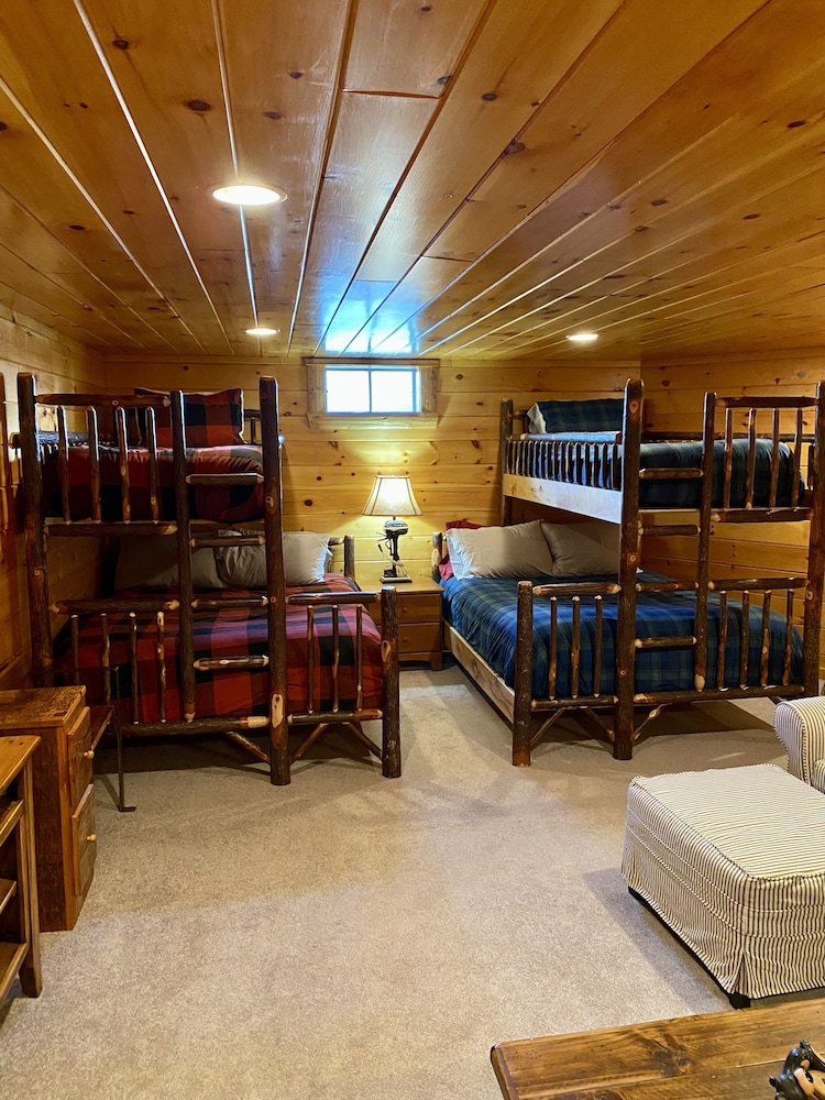 Deer Run Lodge - Luxurious Family Friendly Lodge! In The Heart Of Pittsburg - New Hampshire