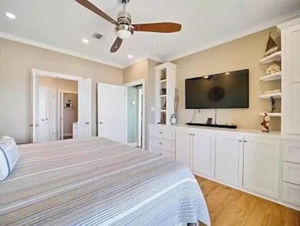 Spacious 4-bedroom Home On Quiet Gulf Coast Beach - Holly Beach, Cameron