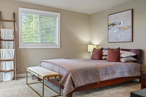 Contemporary Seattle View Home - Seattle, WA