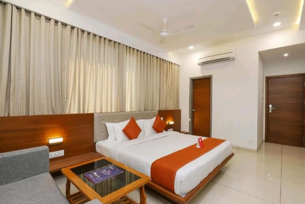 Hotel Sr - Vadodara