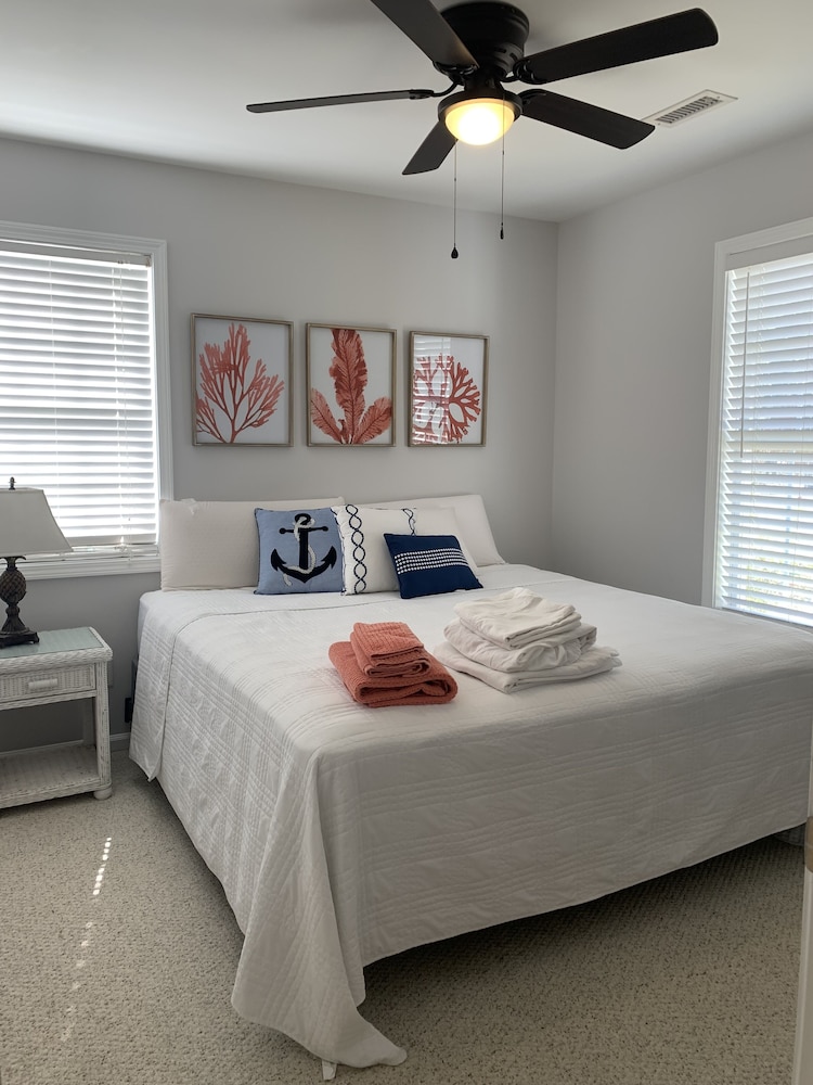 No Steps~cozy & Clean~3 Bedrooms 2 Baths Home - Surf City, NC