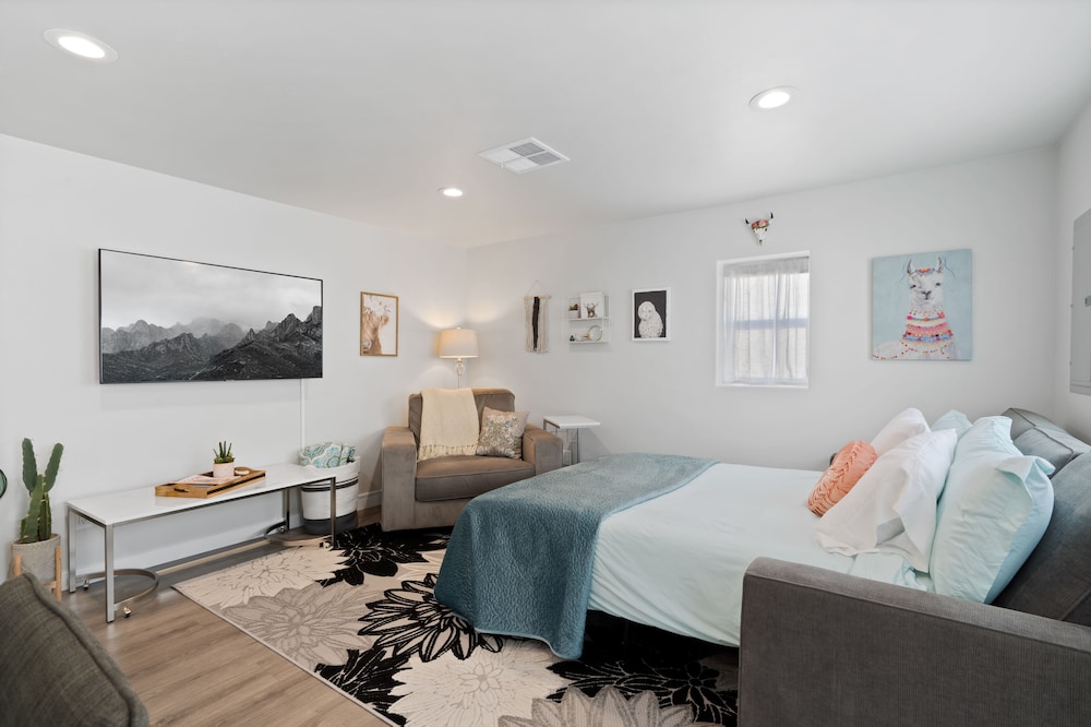 1b/b: Casita C-downtown-uofa-restaurants-cafes-bars-museums-washer/dryer-parking - Tucson