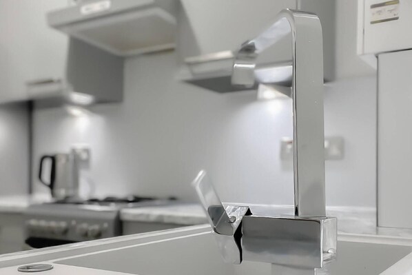 Apartamento | Cozinha privada | Um frigorífico, um micro-ondas, um forno, uma placa de cozinha