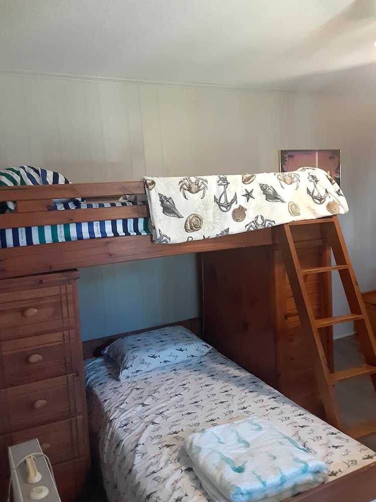 Cozy Beach Home Within Walking Distance To The Beach - Melbourne Beach, FL