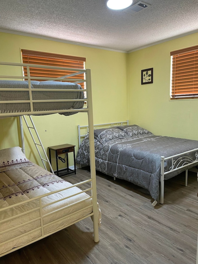 Sunny Vista -2 Bd - Seconds From The Beach! - Lake Jackson, TX