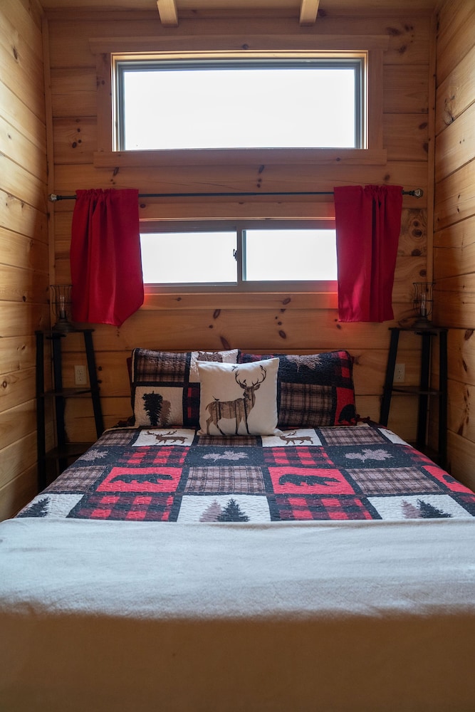 Elk Knob Nook ~ A Tiny Cabin Overlooking Elk Knob, One Of Nc’s Highest Peaks! - Boone, NC