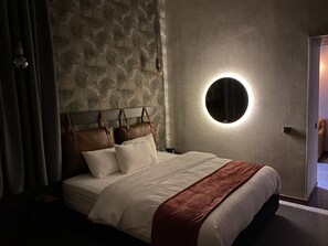 Quarto Familiar, 1 cama king-size e sofá-cama, varanda, vista para a montanha | Minibar, cofre com capacidade para portátil, secretária