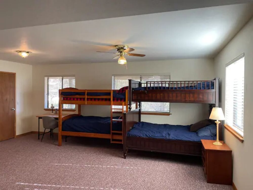 An Acre Of Nature ~ Central Ac & Beautiful Deck! - Murphys, CA